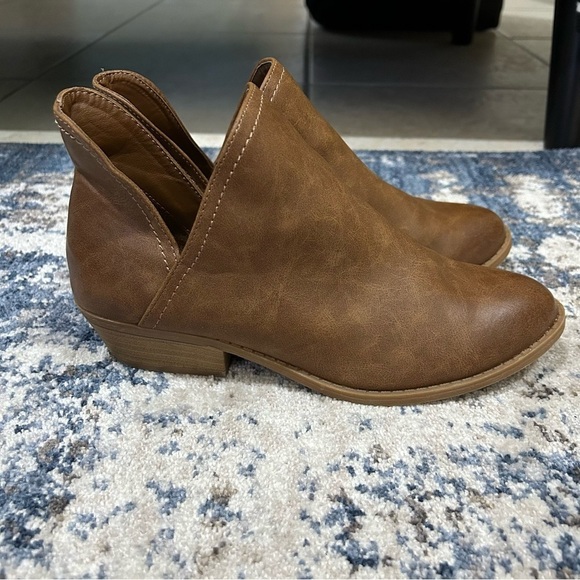 Universal Thread | Shoes | Universal Thread Brown Ankle Booties Size 85 ...
